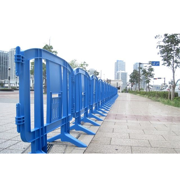 MLR Minit Plastic Crowd Control Barricades | Hoover Fence Co.