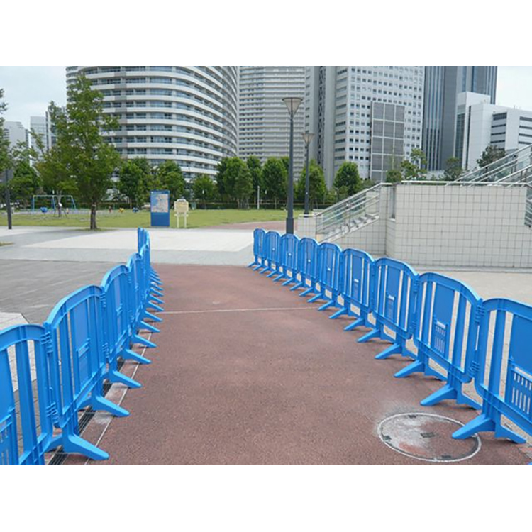 MLR Minit Plastic Crowd Control Barricades | Hoover Fence Co.