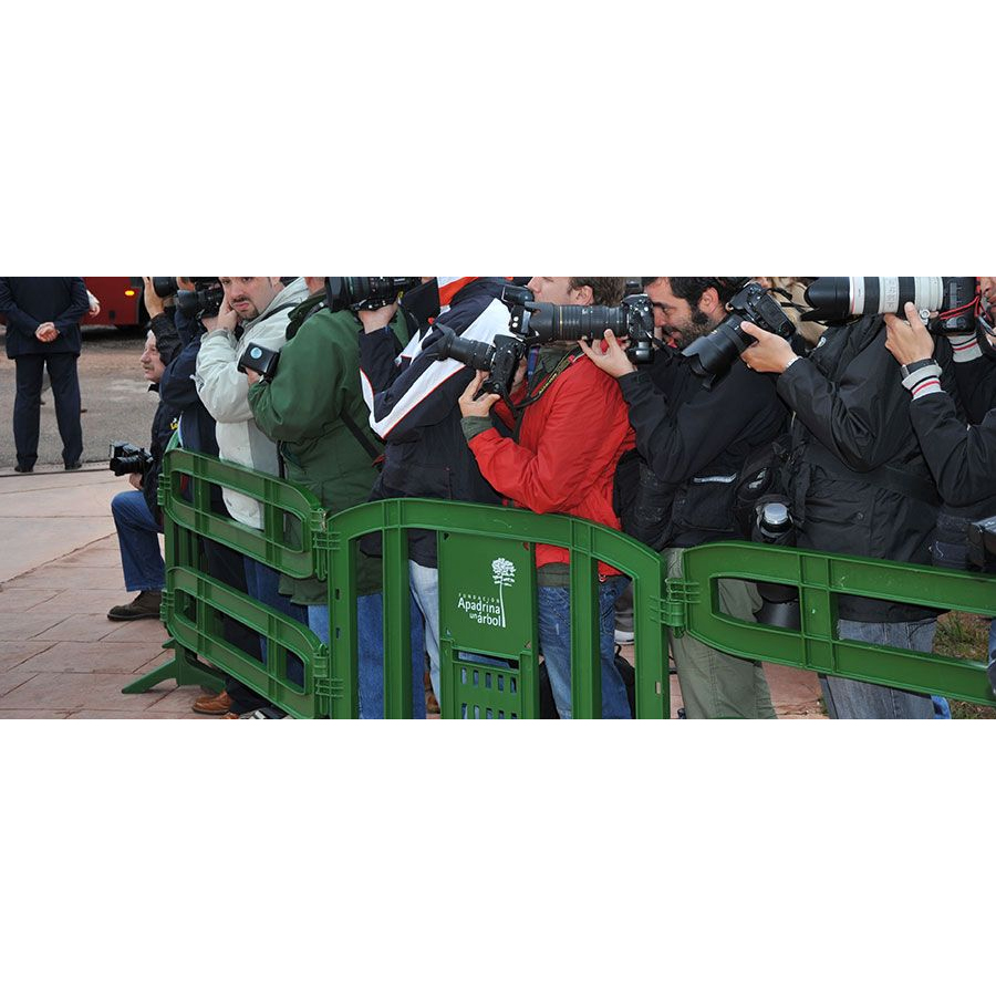 MLR Minit Plastic Crowd Control Barricades | Hoover Fence Co.