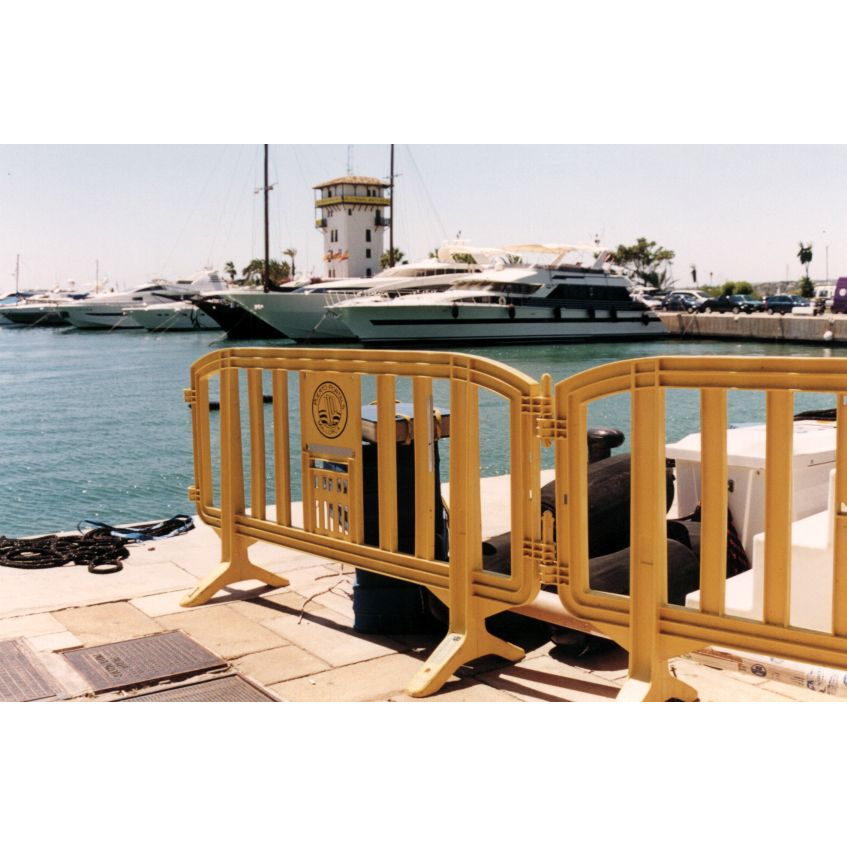 MLR Movit Plastic Crowd Control Barricades | Hoover Fence Co.