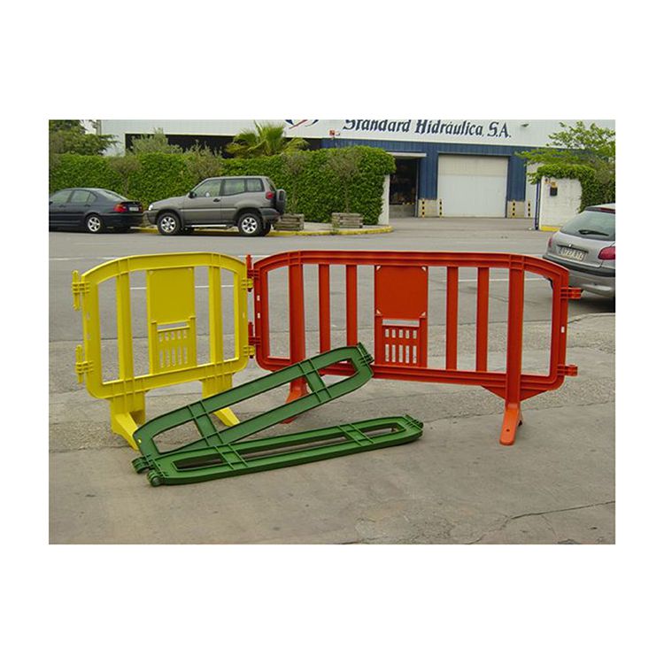 MLR Minit Plastic Crowd Control Barricades | Hoover Fence Co.
