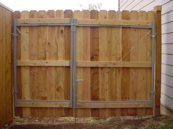 Adjust-A-Gate Photos | Hoover Fence Co.